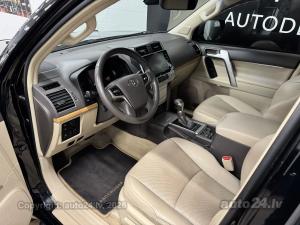 Melns Toyota Land Cruiser 2020 Tallina, ar dzinēja tilpumu 2.80 L un nobraukumu 122 tūkst. km par 49995 €, foto 9 vietnē AUTOMOTO.COM.LV