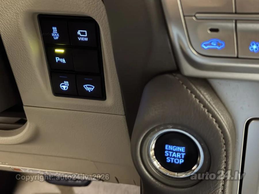 Melns Toyota Land Cruiser 2020 Tallina, ar dzinēja tilpumu 2.80 L un nobraukumu 122 tūkst. km par 49995 €, foto 21 vietnē AUTOMOTO.COM.LV