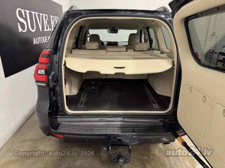 Melns Toyota Land Cruiser 2020 Tallina, ar dzinēja tilpumu 2.80 L un nobraukumu 122 tūkst. km par 49995 €, foto 24 vietnē AUTOMOTO.COM.LV