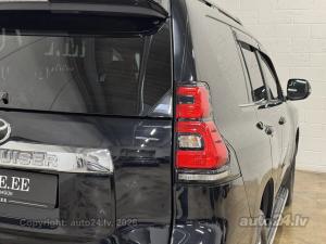 Melns Toyota Land Cruiser 2020 Tallina, ar dzinēja tilpumu 2.80 L un nobraukumu 122 tūkst. km par 49995 €, foto 27 vietnē AUTOMOTO.COM.LV