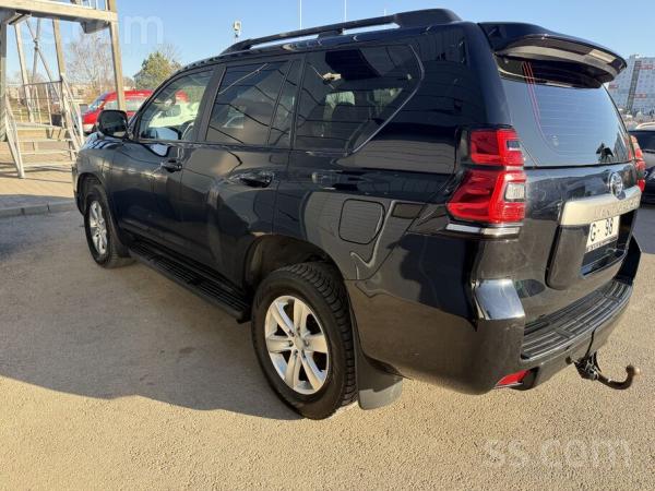 Black Toyota Land Cruiser 2020 in Riga, with an engine capacity of 2.80 L and mileage of 167 thousand km for 42000 €, photo 2 on AUTOMOTO.COM.LV
