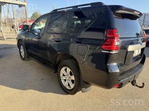 Melns Toyota Land Cruiser 2020 Rīga, ar dzinēja tilpumu 2.80 L un nobraukumu 167 tūkst. km par 42000 €, foto 3 vietnē AUTOMOTO.COM.LV