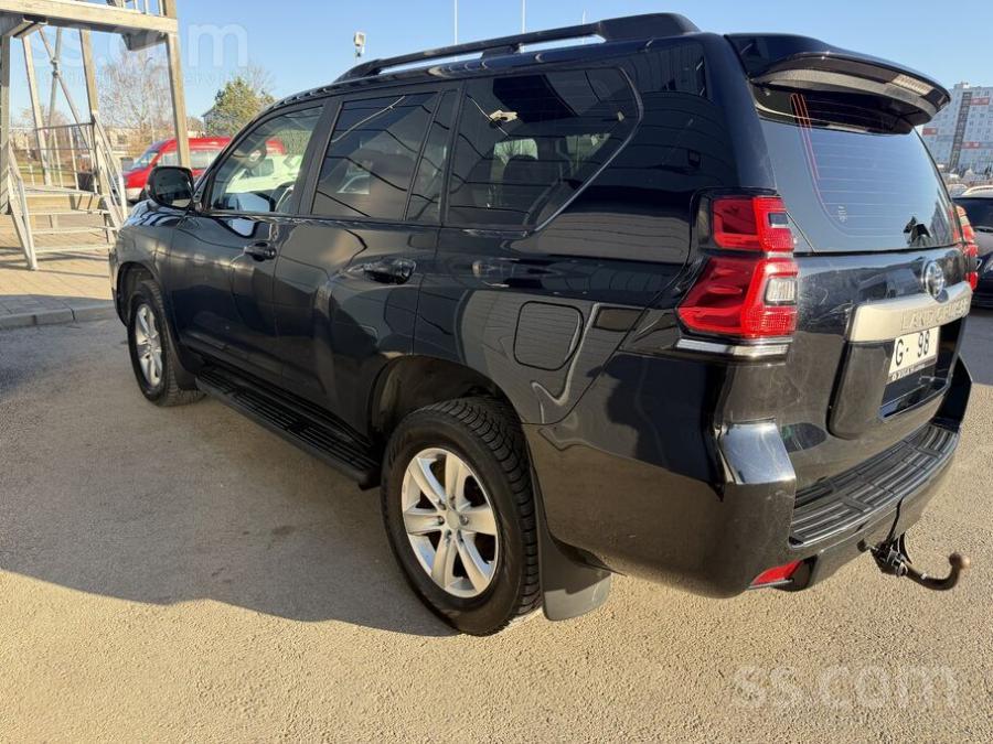 Melns Toyota Land Cruiser 2020 Rīga, ar dzinēja tilpumu 2.80 L un nobraukumu 167 tūkst. km par 42000 €, foto 3 vietnē AUTOMOTO.COM.LV