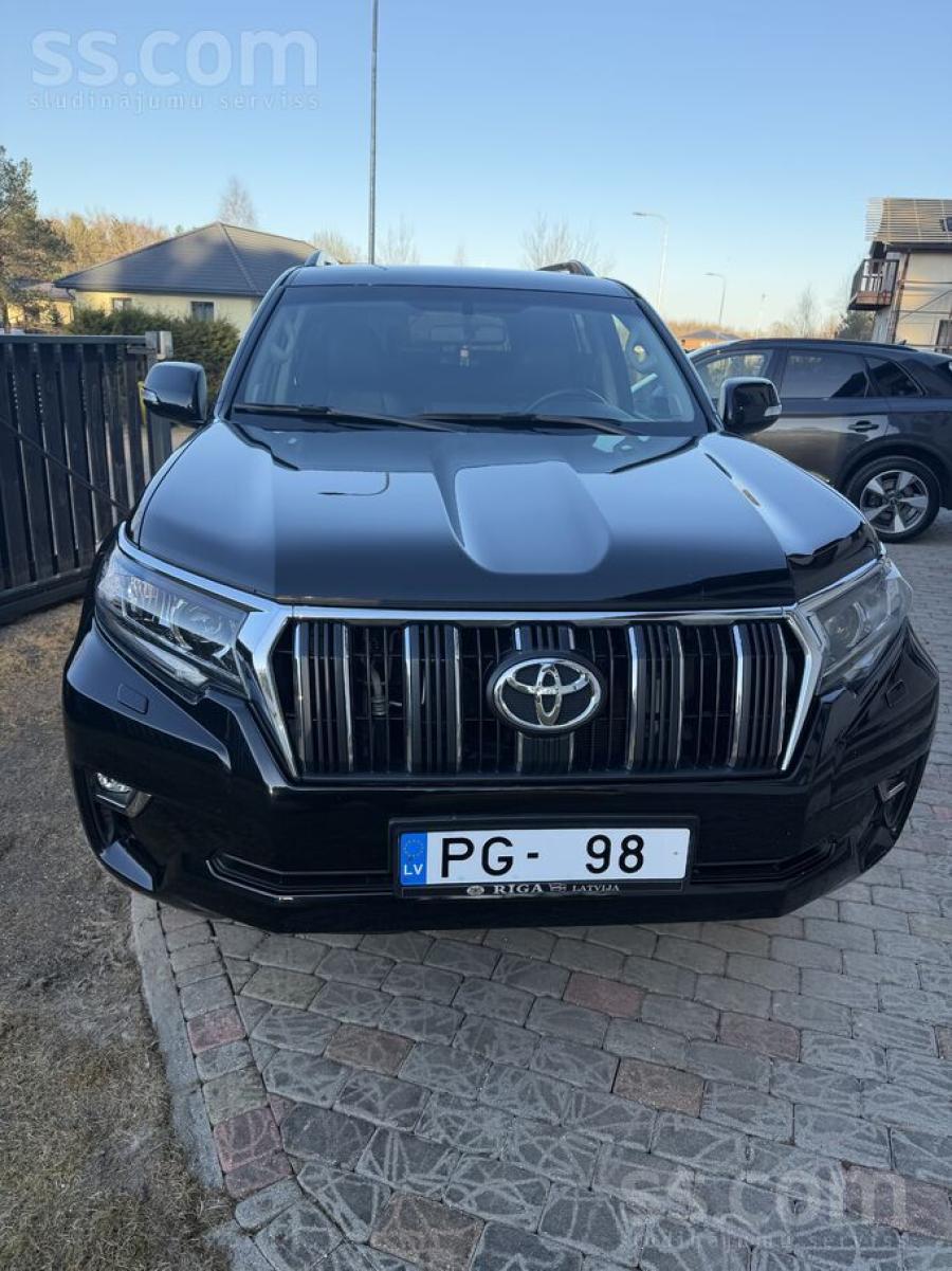 Melns Toyota Land Cruiser 2020 Rīga, ar dzinēja tilpumu 2.80 L un nobraukumu 167 tūkst. km par 42000 €, foto 4 vietnē AUTOMOTO.COM.LV