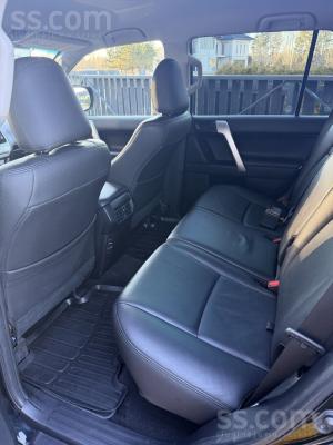 Melns Toyota Land Cruiser 2020 Rīga, ar dzinēja tilpumu 2.80 L un nobraukumu 167 tūkst. km par 42000 €, foto 6 vietnē AUTOMOTO.COM.LV