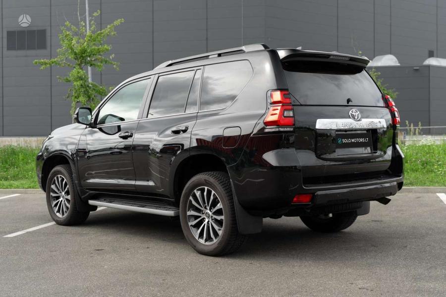 Melns Toyota Land Cruiser 2020 Viļņa, ar dzinēja tilpumu 2.76 L un nobraukumu 152 tūkst. km par 39700 €, foto 5 vietnē AUTOMOTO.COM.LV