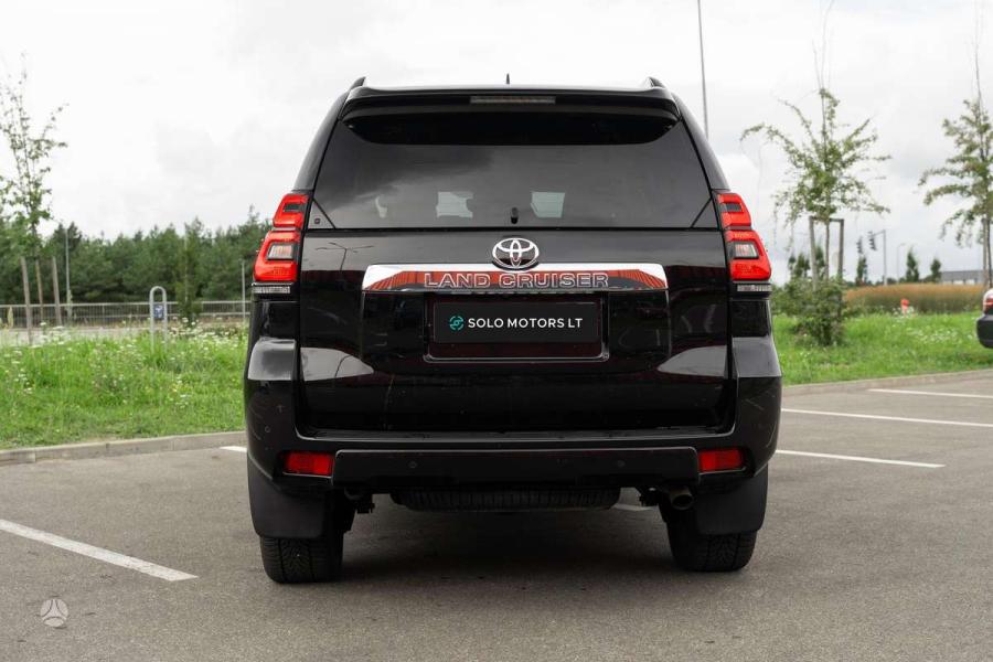 Melns Toyota Land Cruiser 2020 Viļņa, ar dzinēja tilpumu 2.76 L un nobraukumu 152 tūkst. km par 39700 €, foto 6 vietnē AUTOMOTO.COM.LV