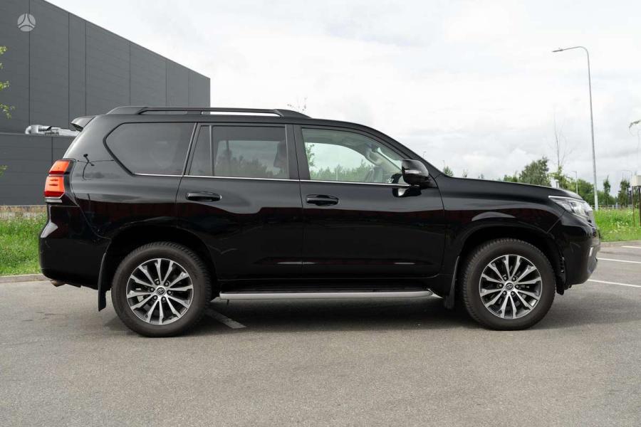 Melns Toyota Land Cruiser 2020 Viļņa, ar dzinēja tilpumu 2.76 L un nobraukumu 152 tūkst. km par 39700 €, foto 9 vietnē AUTOMOTO.COM.LV