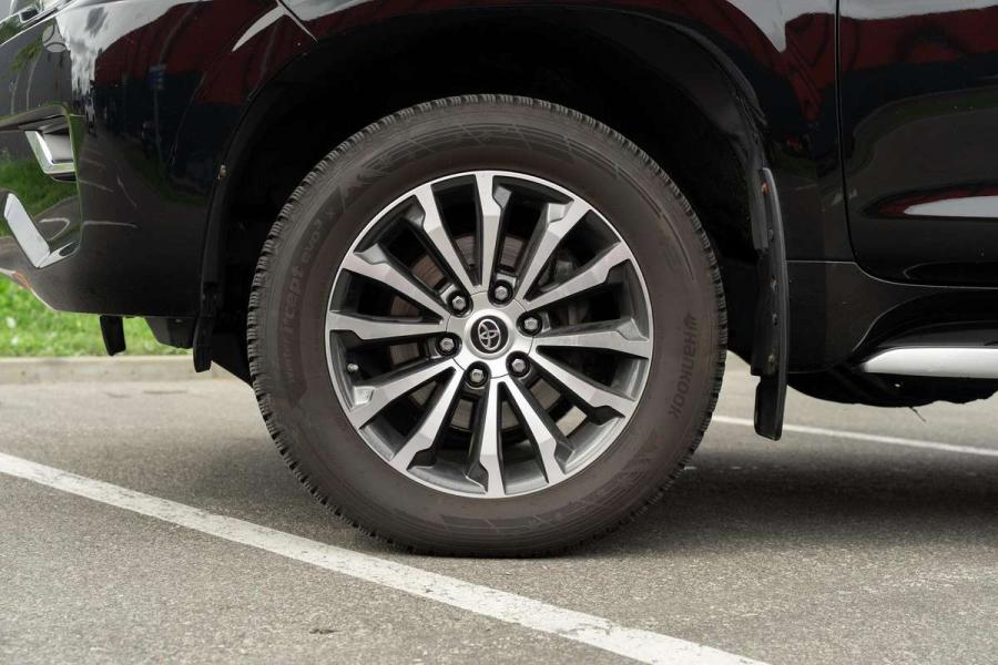 Melns Toyota Land Cruiser 2020 Viļņa, ar dzinēja tilpumu 2.76 L un nobraukumu 152 tūkst. km par 39700 €, foto 13 vietnē AUTOMOTO.COM.LV