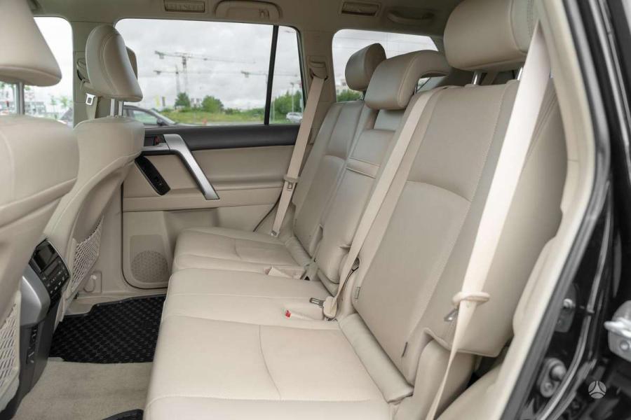 Melns Toyota Land Cruiser 2020 Viļņa, ar dzinēja tilpumu 2.76 L un nobraukumu 152 tūkst. km par 39700 €, foto 18 vietnē AUTOMOTO.COM.LV