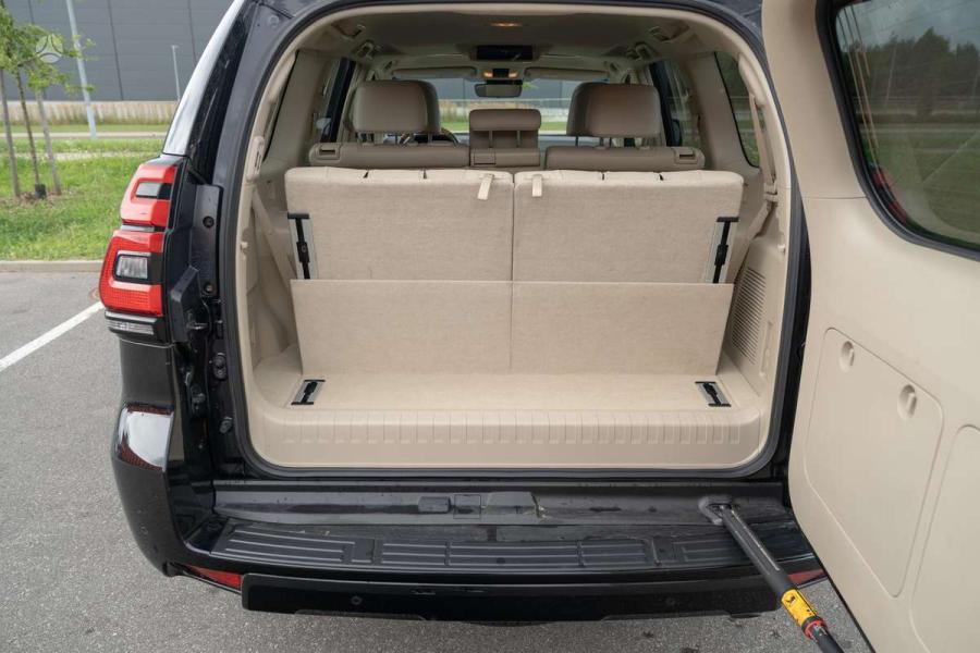 Melns Toyota Land Cruiser 2020 Viļņa, ar dzinēja tilpumu 2.76 L un nobraukumu 152 tūkst. km par 39700 €, foto 22 vietnē AUTOMOTO.COM.LV