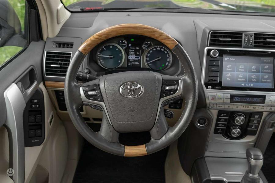 Melns Toyota Land Cruiser 2020 Viļņa, ar dzinēja tilpumu 2.76 L un nobraukumu 152 tūkst. km par 39700 €, foto 27 vietnē AUTOMOTO.COM.LV