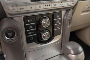Melns Toyota Land Cruiser 2020 Viļņa, ar dzinēja tilpumu 2.76 L un nobraukumu 152 tūkst. km par 39700 €, foto 40 vietnē AUTOMOTO.COM.LV