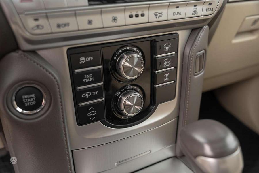 Melns Toyota Land Cruiser 2020 Viļņa, ar dzinēja tilpumu 2.76 L un nobraukumu 152 tūkst. km par 39700 €, foto 40 vietnē AUTOMOTO.COM.LV