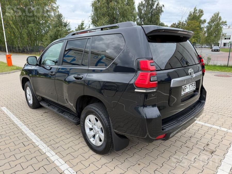 Melns Toyota Land Cruiser 2020 Rīga, ar dzinēja tilpumu 2.80 L un nobraukumu 105 tūkst. km par 41900 €, foto 3 vietnē AUTOMOTO.COM.LV