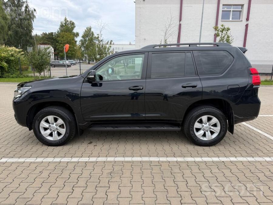 Melns Toyota Land Cruiser 2020 Rīga, ar dzinēja tilpumu 2.80 L un nobraukumu 105 tūkst. km par 41900 €, foto 4 vietnē AUTOMOTO.COM.LV