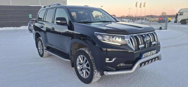 Melns Toyota Land Cruiser 2021 Tallina, ar dzinēja tilpumu 2.76 L un nobraukumu 228 tūkst. km par 43400 €, foto  vietnē AUTOMOTO.COM.LV