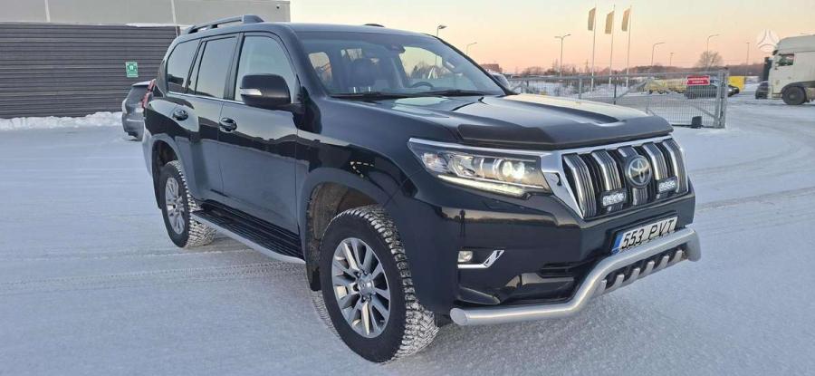 Melns Toyota Land Cruiser 2021 Tallina, ar dzinēja tilpumu 2.76 L un nobraukumu 228 tūkst. km par 43400 €, foto 1 vietnē AUTOMOTO.COM.LV