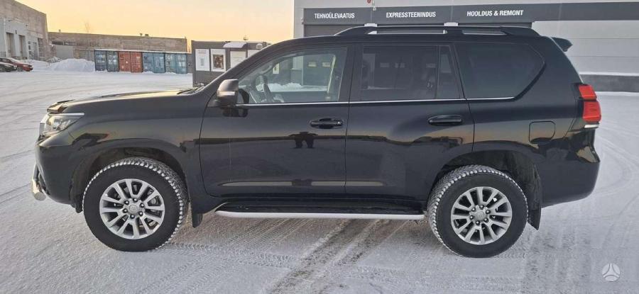 Melns Toyota Land Cruiser 2021 Tallina, ar dzinēja tilpumu 2.76 L un nobraukumu 228 tūkst. km par 43400 €, foto 7 vietnē AUTOMOTO.COM.LV