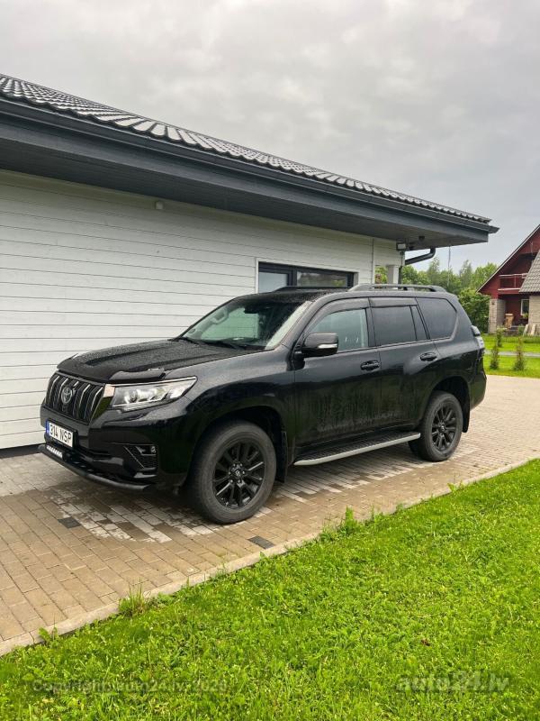 Melns Toyota Land Cruiser 2021 Tallina, ar dzinēja tilpumu 2.80 L un nobraukumu 105 tūkst. km par 50000 €, foto 6 vietnē AUTOMOTO.COM.LV