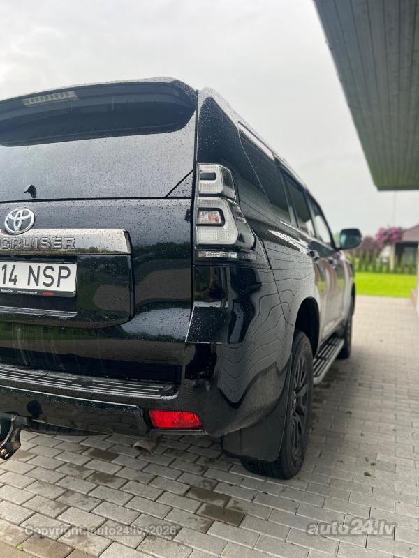 Melns Toyota Land Cruiser 2021 Tallina, ar dzinēja tilpumu 2.80 L un nobraukumu 105 tūkst. km par 50000 €, foto 9 vietnē AUTOMOTO.COM.LV