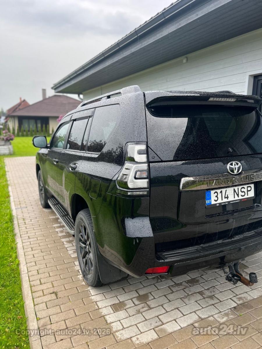 Black Toyota Land Cruiser 2021 in Tallinn, with an engine capacity of 2.80 L and mileage of 105 thousand km for 50000 €, photo 7 on AUTOMOTO.COM.LV
