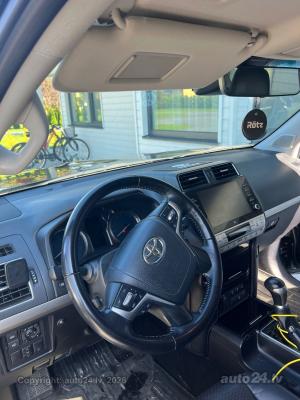 Black Toyota Land Cruiser 2021 in Tallinn, with an engine capacity of 2.80 L and mileage of 105 thousand km for 50000 €, photo 16 on AUTOMOTO.COM.LV