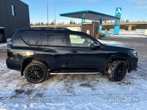 Black Toyota Land Cruiser 2021 in Tallinn, with an engine capacity of 2.80 L and mileage of 94 thousand km for 50000 €, photo 7 on AUTOMOTO.COM.LV