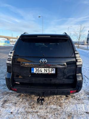 Black Toyota Land Cruiser 2021 in Tallinn, with an engine capacity of 2.80 L and mileage of 94 thousand km for 50000 €, photo 8 on AUTOMOTO.COM.LV