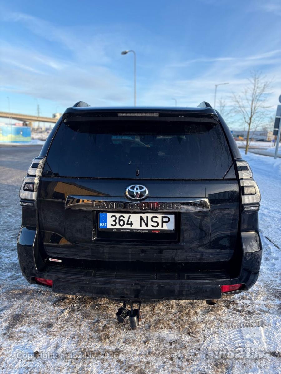 Black Toyota Land Cruiser 2021 in Tallinn, with an engine capacity of 2.80 L and mileage of 94 thousand km for 50000 €, photo 8 on AUTOMOTO.COM.LV