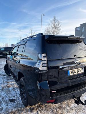 Black Toyota Land Cruiser 2021 in Tallinn, with an engine capacity of 2.80 L and mileage of 94 thousand km for 50000 €, photo 10 on AUTOMOTO.COM.LV