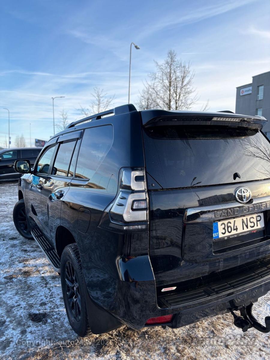 Black Toyota Land Cruiser 2021 in Tallinn, with an engine capacity of 2.80 L and mileage of 94 thousand km for 50000 €, photo 10 on AUTOMOTO.COM.LV