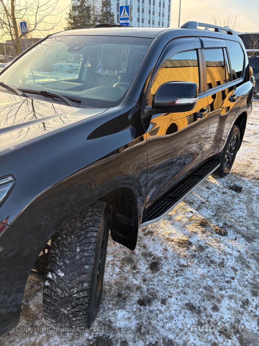 Black Toyota Land Cruiser 2021 in Tallinn, with an engine capacity of 2.80 L and mileage of 94 thousand km for 50000 €, photo 12 on AUTOMOTO.COM.LV