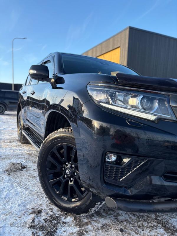 Black Toyota Land Cruiser 2021 in Tallinn, with an engine capacity of 2.80 L and mileage of 94 thousand km for 50000 €, photo 5 on AUTOMOTO.COM.LV