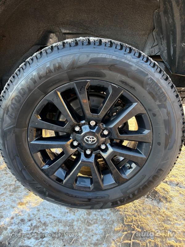 Melns Toyota Land Cruiser 2021 Tallina, ar dzinēja tilpumu 2.80 L un nobraukumu 94 tūkst. km par 50000 €, foto 11 vietnē AUTOMOTO.COM.LV