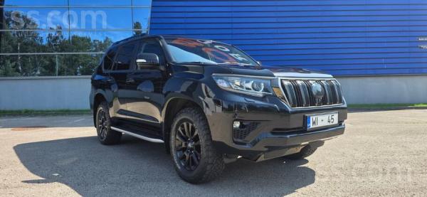 Black Toyota Land Cruiser 2021 in Riga, with an engine capacity of 2.80 L and mileage of 122 thousand km for 48500 €, photo 3 on AUTOMOTO.COM.LV