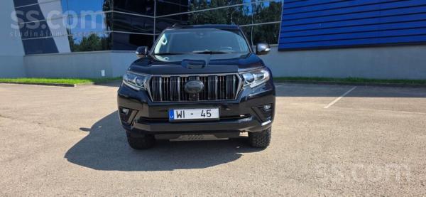 Black Toyota Land Cruiser 2021 in Riga, with an engine capacity of 2.80 L and mileage of 122 thousand km for 48500 €, photo 7 on AUTOMOTO.COM.LV