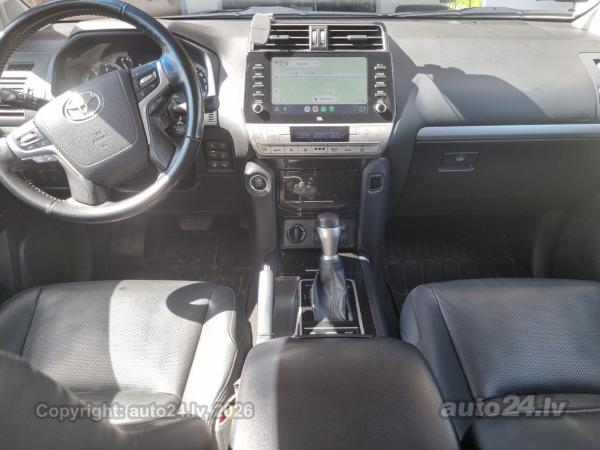 Melns Toyota Land Cruiser 2021 Tartu, ar dzinēja tilpumu 2.80 L un nobraukumu 136 tūkst. km par 55900 €, foto 2 vietnē AUTOMOTO.COM.LV