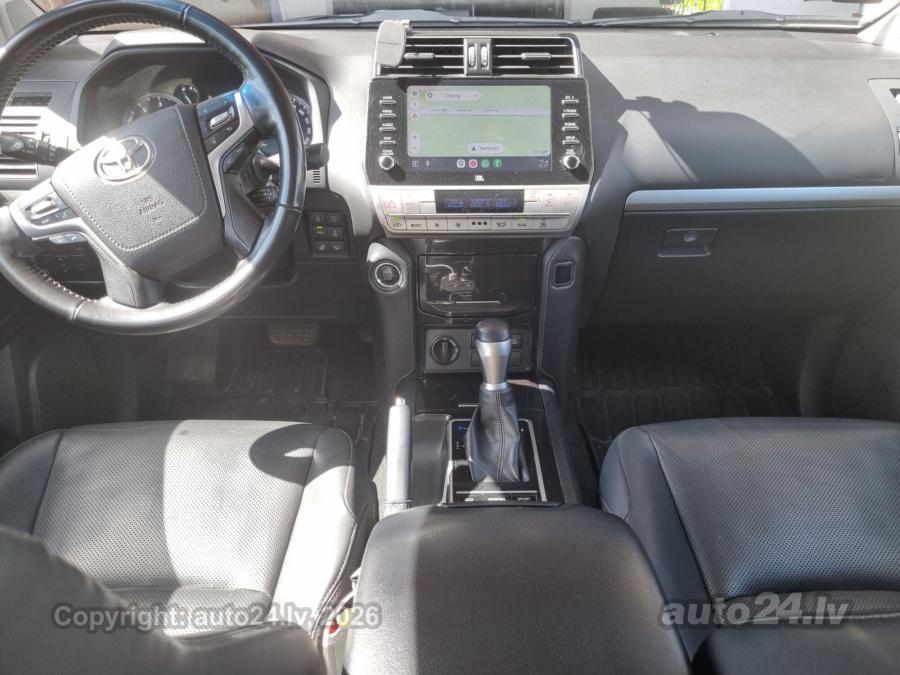 Melns Toyota Land Cruiser 2021 Tartu, ar dzinēja tilpumu 2.80 L un nobraukumu 136 tūkst. km par 55900 €, foto 3 vietnē AUTOMOTO.COM.LV