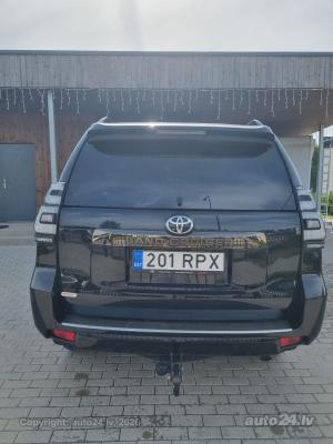 Melns Toyota Land Cruiser 2021 Tartu, ar dzinēja tilpumu 2.80 L un nobraukumu 136 tūkst. km par 55900 €, foto 4 vietnē AUTOMOTO.COM.LV