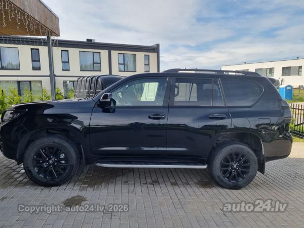 Melns Toyota Land Cruiser 2021 Tartu, ar dzinēja tilpumu 2.80 L un nobraukumu 136 tūkst. km par 55900 €, foto 5 vietnē AUTOMOTO.COM.LV