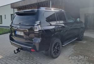 Melns Toyota Land Cruiser 2021 Tartu, ar dzinēja tilpumu 2.80 L un nobraukumu 136 tūkst. km par 55900 €, foto 10 vietnē AUTOMOTO.COM.LV