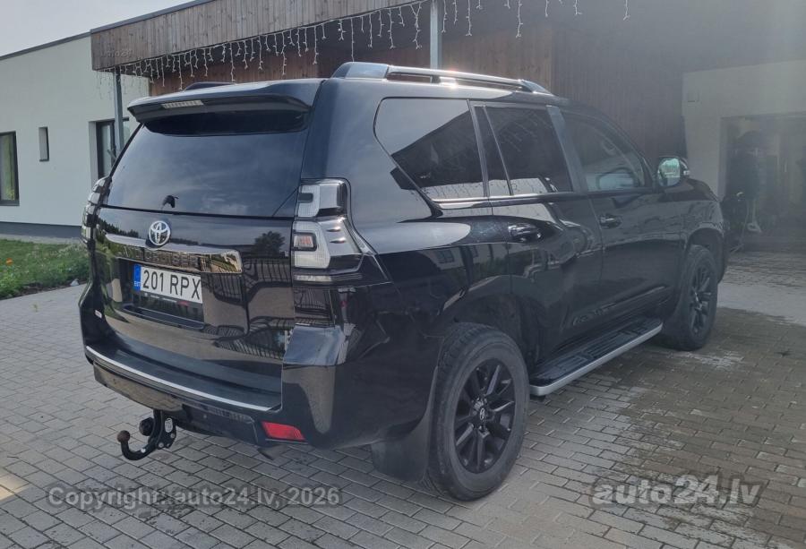 Melns Toyota Land Cruiser 2021 Tartu, ar dzinēja tilpumu 2.80 L un nobraukumu 136 tūkst. km par 55900 €, foto 10 vietnē AUTOMOTO.COM.LV