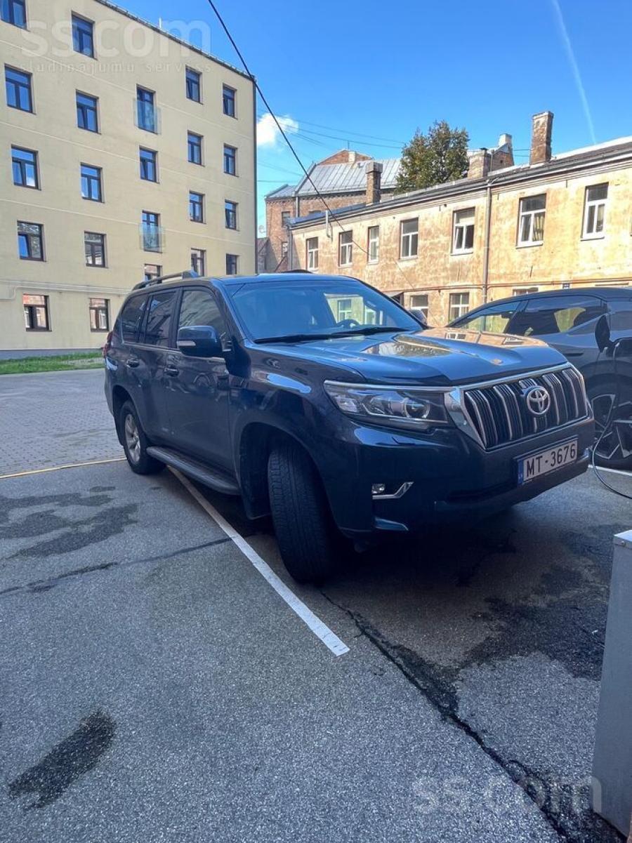 Black Toyota Land Cruiser 2021 in Riga, with an engine capacity of 2.80 L and mileage of 112 thousand km for 43900 €, photo 1 on AUTOMOTO.COM.LV