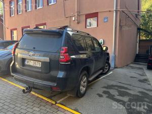 Black Toyota Land Cruiser 2021 in Riga, with an engine capacity of 2.80 L and mileage of 112 thousand km for 43900 €, photo 4 on AUTOMOTO.COM.LV