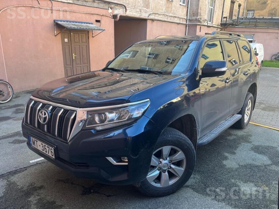 Melns Toyota Land Cruiser 2021 Rīga, ar dzinēja tilpumu 2.80 L un nobraukumu 112 tūkst. km par 40900 €, foto 3 vietnē AUTOMOTO.COM.LV