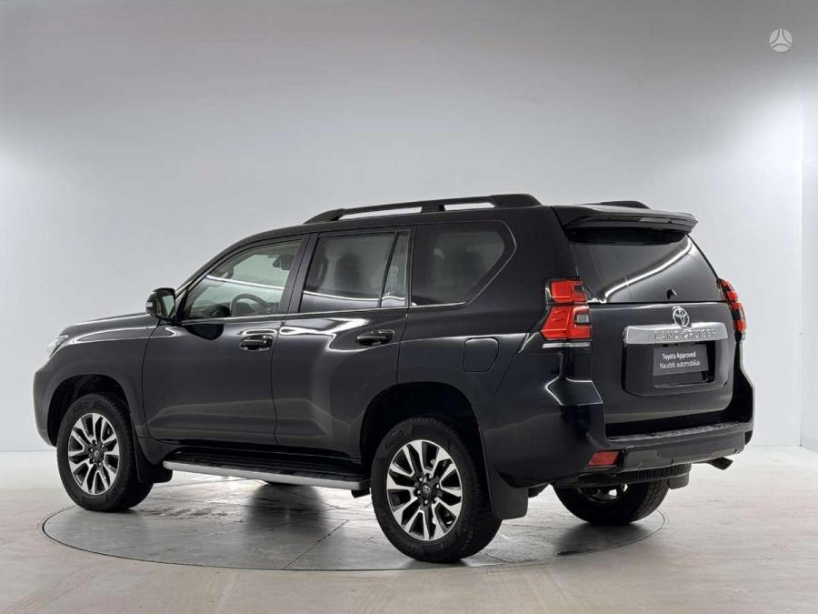 Melns Toyota Land Cruiser 2022 Viļņa, ar dzinēja tilpumu 2.76 L un nobraukumu 70 tūkst. km par 49900 €, foto 7 vietnē AUTOMOTO.COM.LV