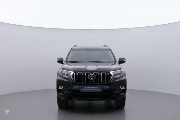 Melns Toyota Land Cruiser 2022 Viļņa, ar dzinēja tilpumu 2.76 L un nobraukumu 23 tūkst. km par 61990 €, foto 5 vietnē AUTOMOTO.COM.LV