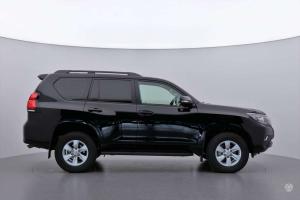 Black Toyota Land Cruiser 2022 in Vilnius, with an engine capacity of 2.76 L and mileage of 23 thousand km for 61990 €, photo 16 on AUTOMOTO.COM.LV