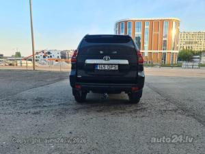 Melns Toyota Land Cruiser 2022 Tallina, ar dzinēja tilpumu 2.80 L un nobraukumu 106 tūkst. km par 47900 €, foto 5 vietnē AUTOMOTO.COM.LV